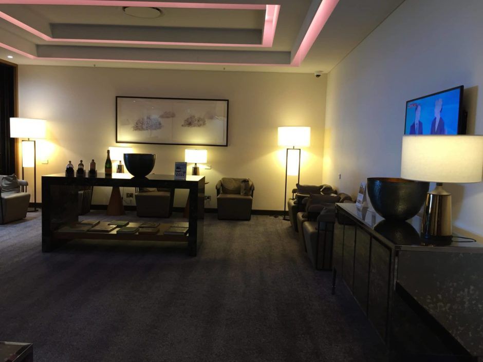 Review Singapore Airlines SilverKris First Class Lounge Sydney