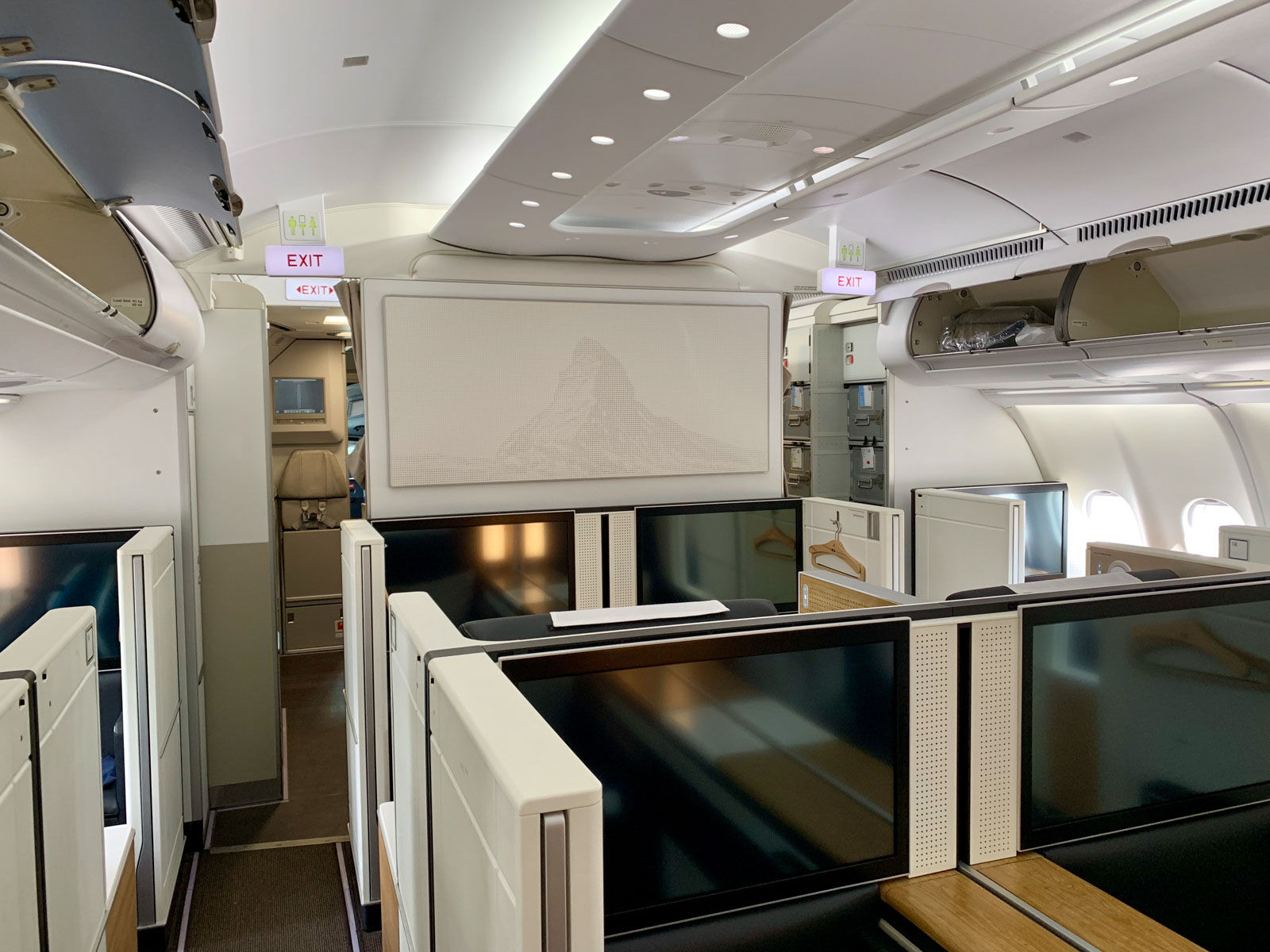 Review: Swiss First Class Airbus A340-300 Zürich - Shanghai