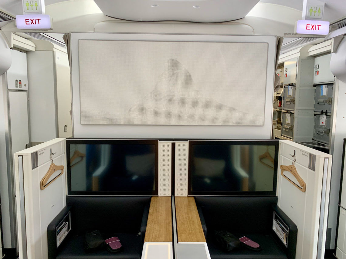 Review: Swiss First Class Airbus A340-300 Zürich - Shanghai