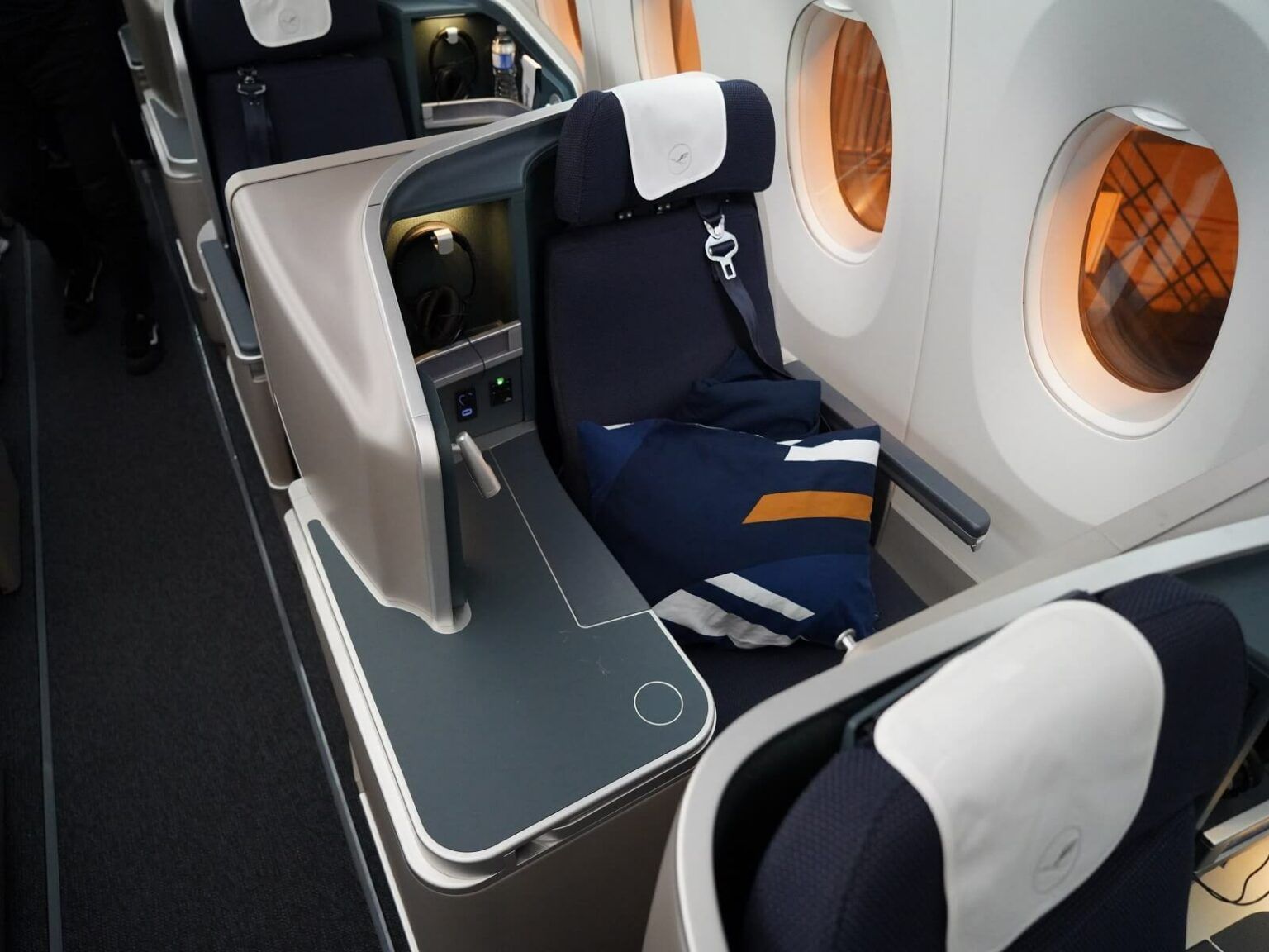 Review: Lufthansas "neue" Business Class A350 | meilenoptimieren