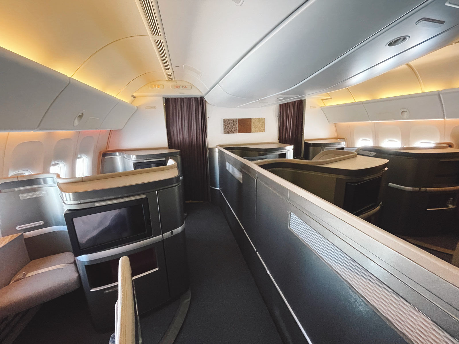 Review: Qatar Airways First Class Boeing 777-300ER Doha-Zürich ...