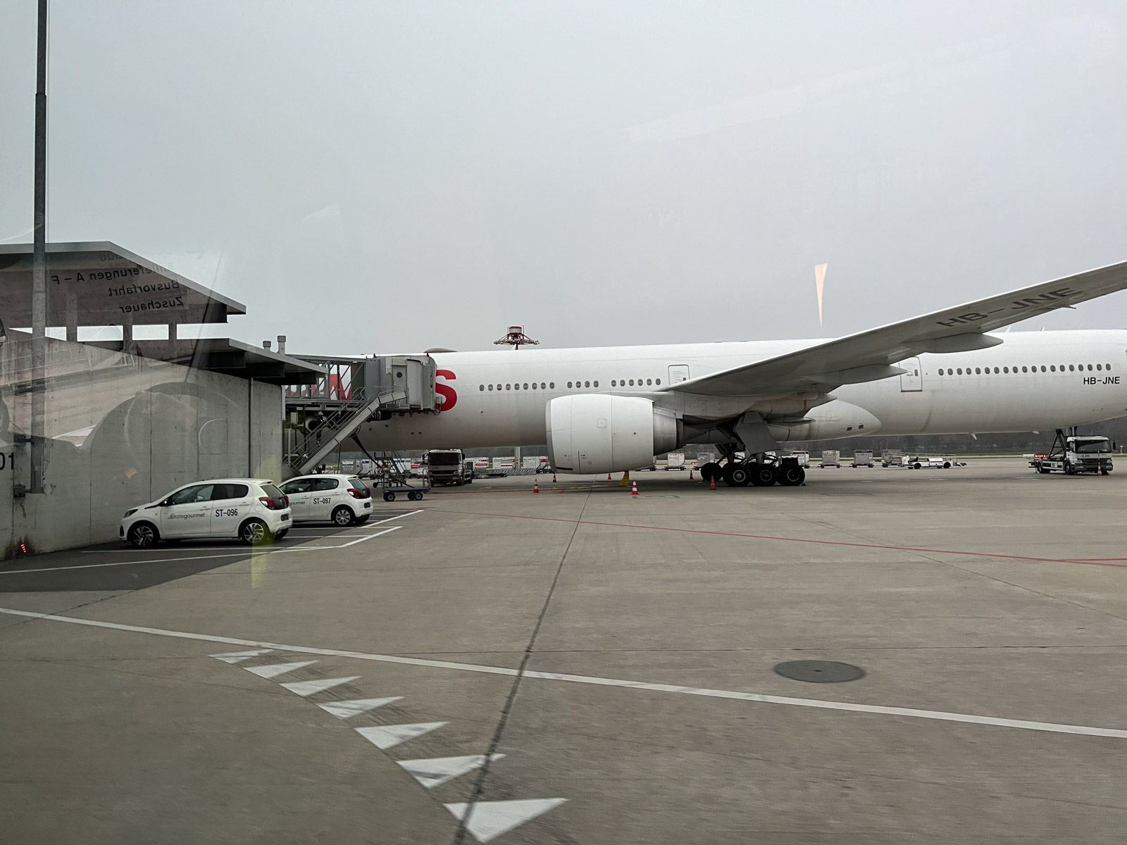 Review: Swiss First Class Lounge Zürich E | meilenoptimieren