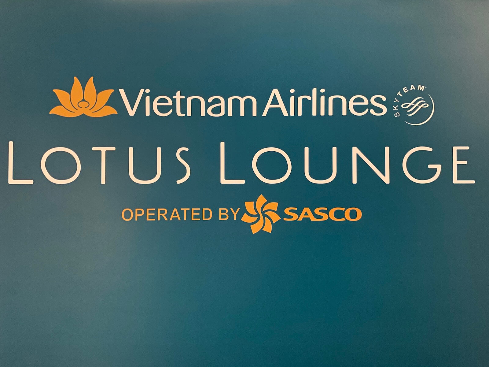 Review: Vietnam Airlines Lotus Lounge 2 Tan Son Nhat Airport ...