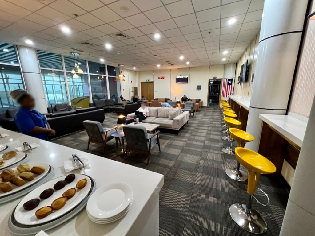 Review: Sanbra Business & Priority Lounge Monrovia | meilenoptimieren