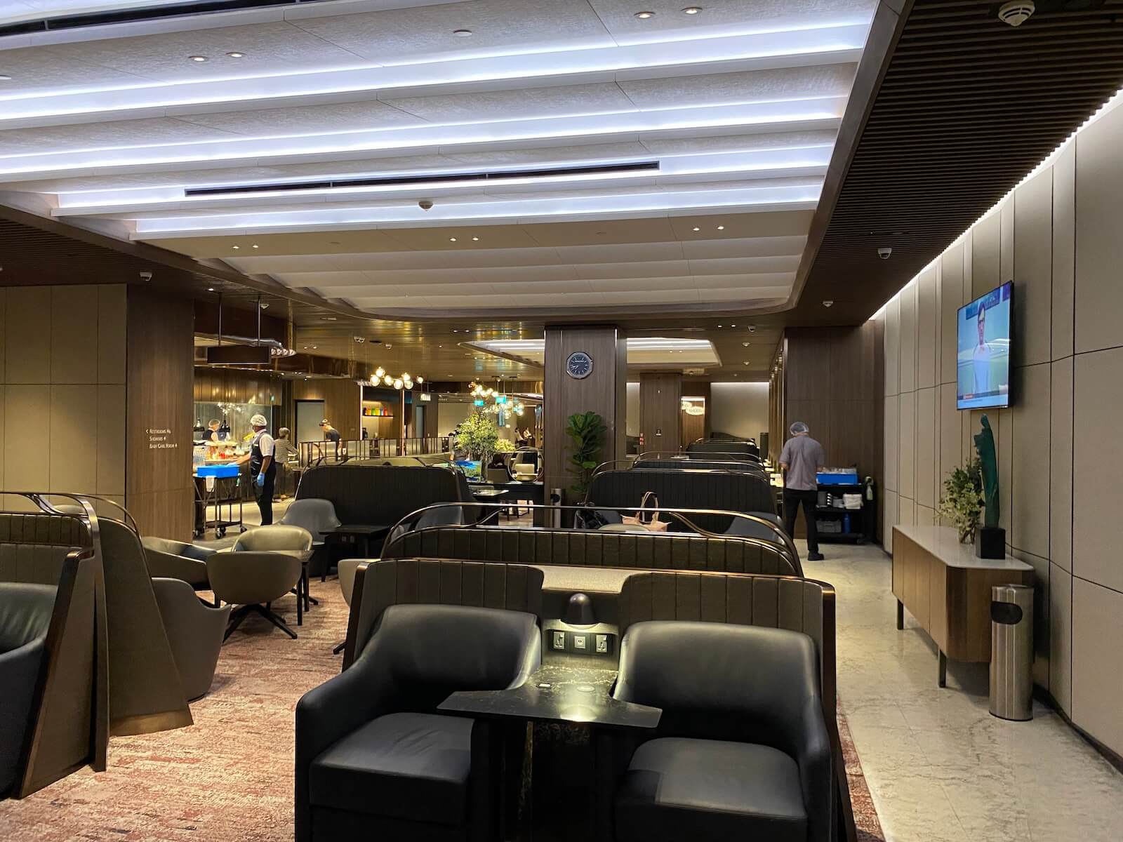 Review: Singapore Airlines SilverKris First Class Lounge Singapur (T3 ...