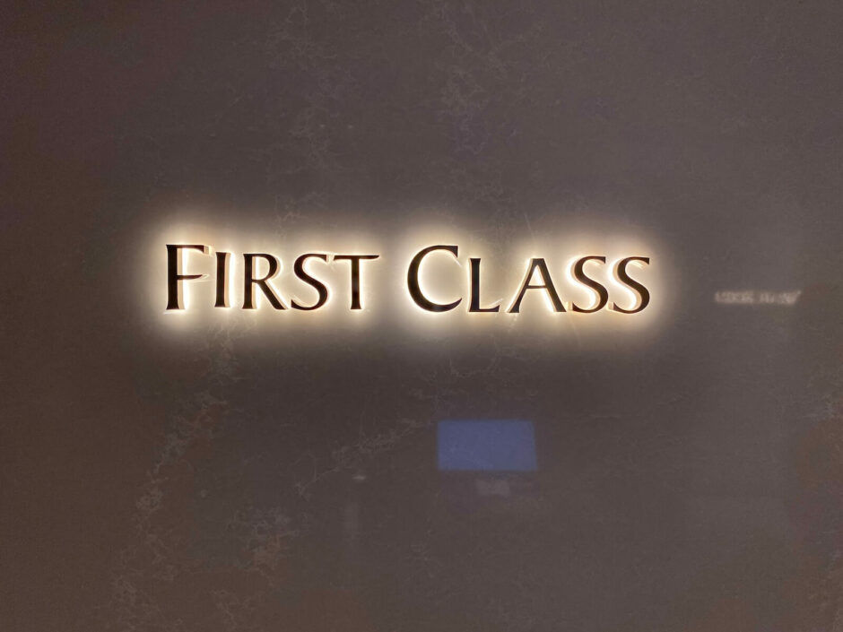 Review: Singapore Airlines SilverKris First Class Lounge Singapur (T3 ...